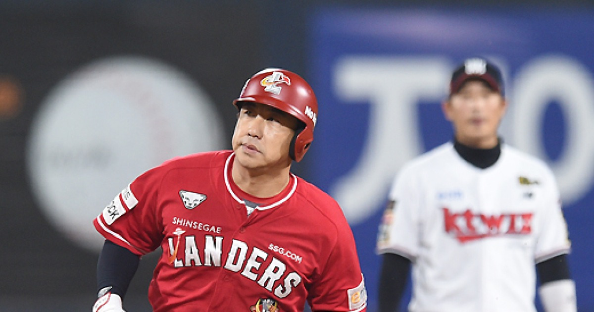 '대체 선발' 이건욱 4이닝 3실점+김강민 쐐기포…SSG, KIA에 전날 패배 설욕 [MD광주]