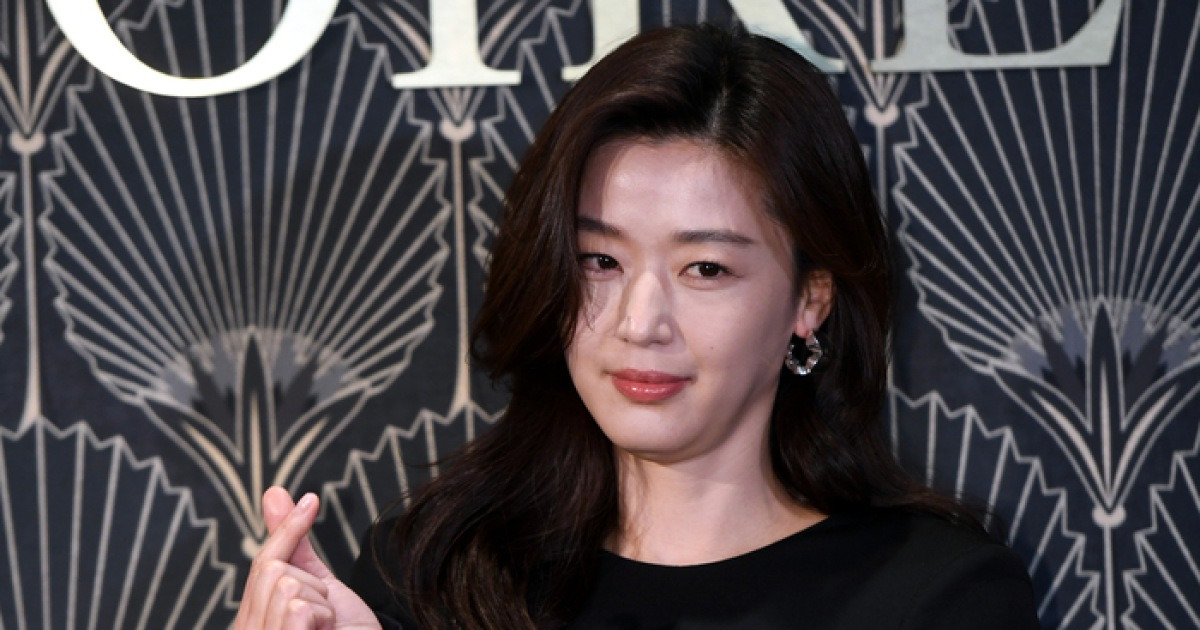 [포토] 전지현 하트 여신