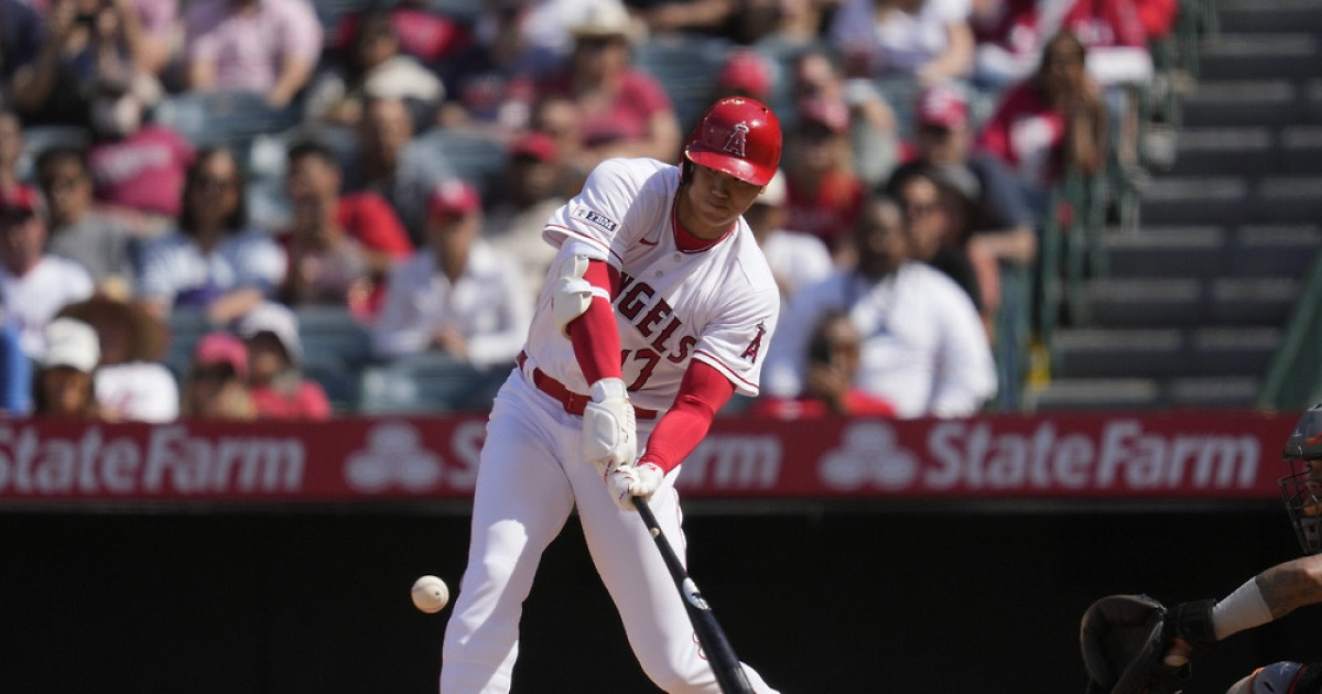 '기술이 만든 홈런' 그 낮은 커브를, 오타니 시즌 8호포 폭발...34HR 페이스