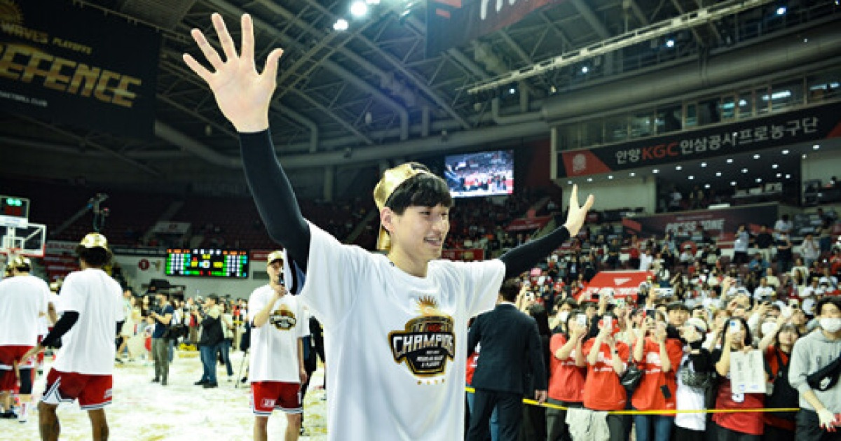 [KBL 주요 FA] KBL 최초 4년 연속 최우수 수비 선수, 문성곤이 받을 가치는?