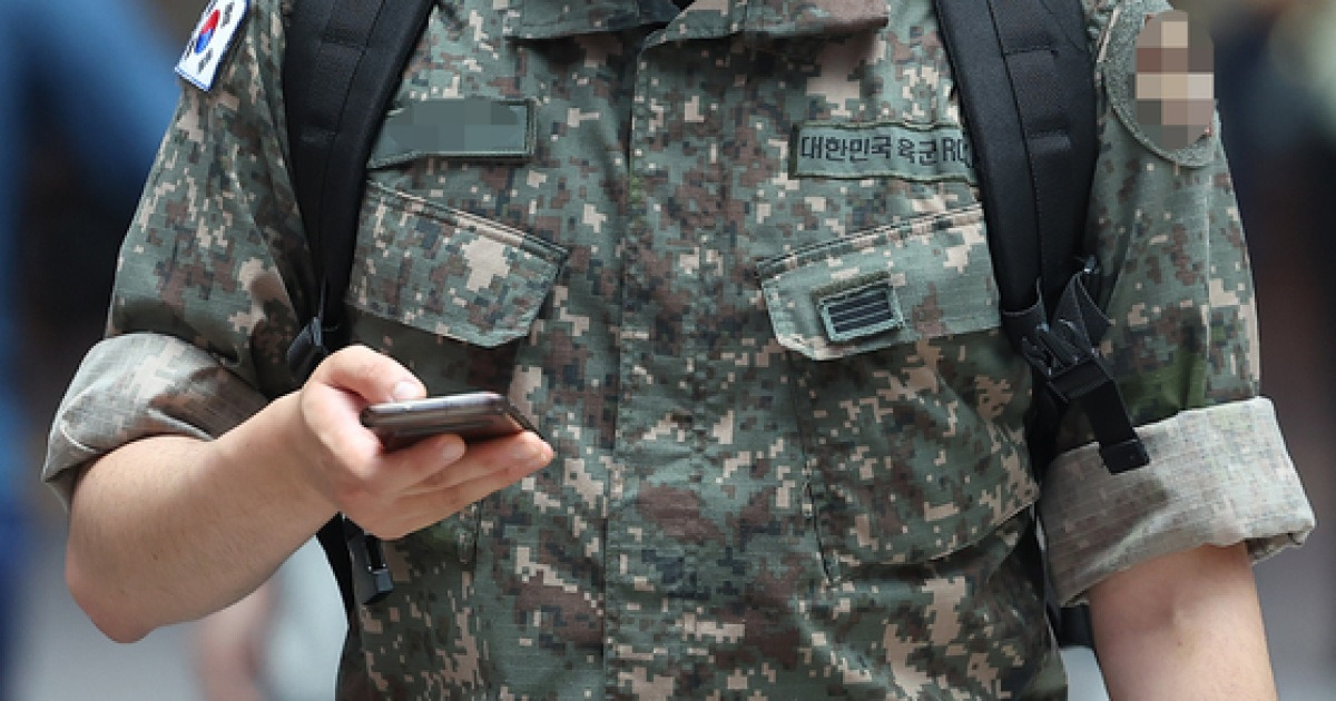 Military to let soldiers use phones more during weekdays