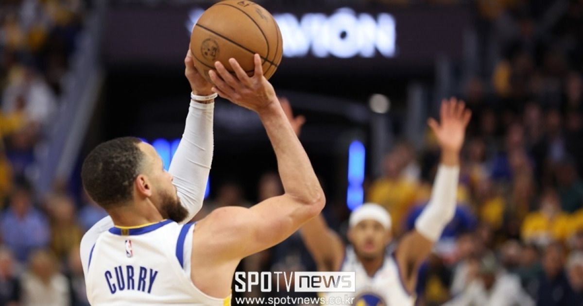 '커리 27득점' 스몰볼의 GSW, 레이커스 꺾고 살아남았다…시리즈 2-3 추격