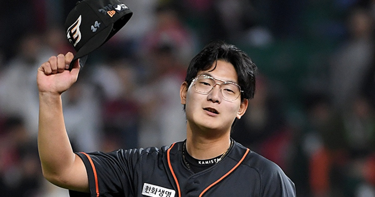 모자·마운드에 ‘3’·‘70’ 새긴 당돌한 159km 슈퍼루키, 첫 SV 뒤 “나는 마무리가 좋다” 선언