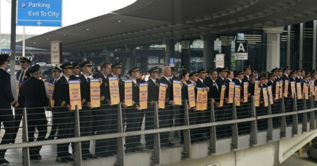 United Pilots Picketing