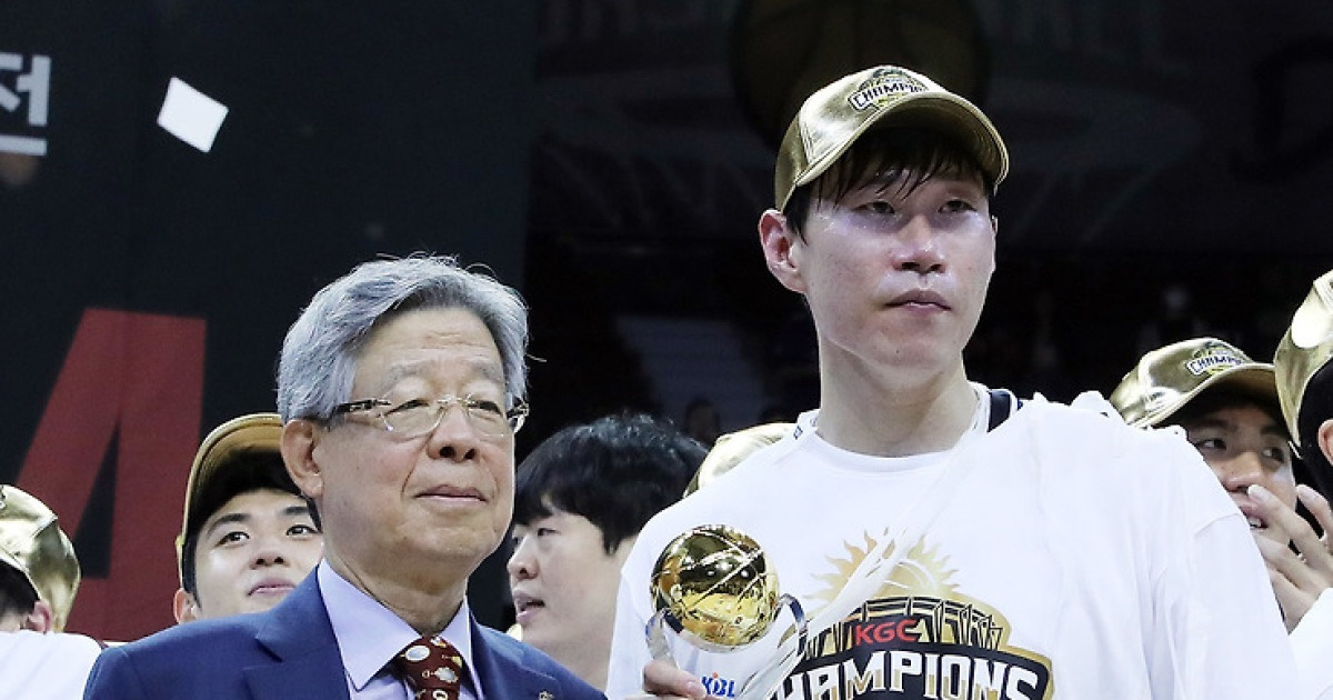 FA 오세근, KGC 떠나 SK 이적…'중앙대 동기' 김선형과 한솥밥