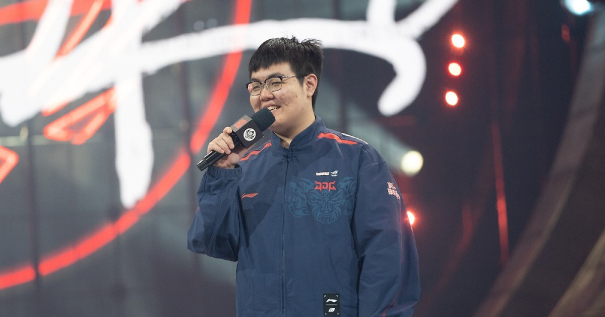 [포토] MSI 무대 인터뷰하는 '369' 바이자하오