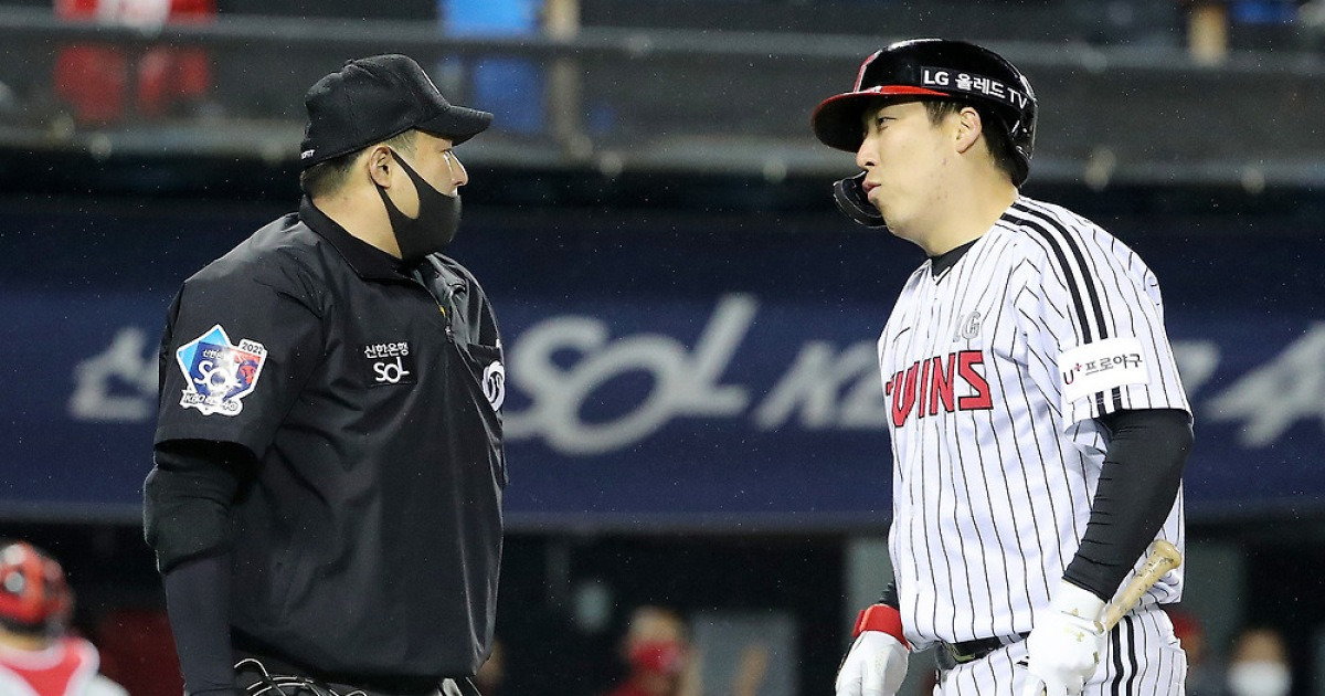 배트 던졌는데 타격 방해? KBO, LG-한화전 오심 인정…"징계 검토"