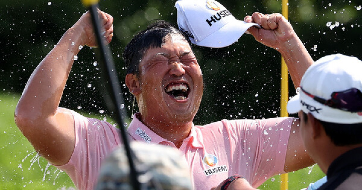 백석현, 천신만고 끝에 '눈물의 첫 우승'…KPGA 시즌상금 2위로 '껑충' [SKT오픈]
