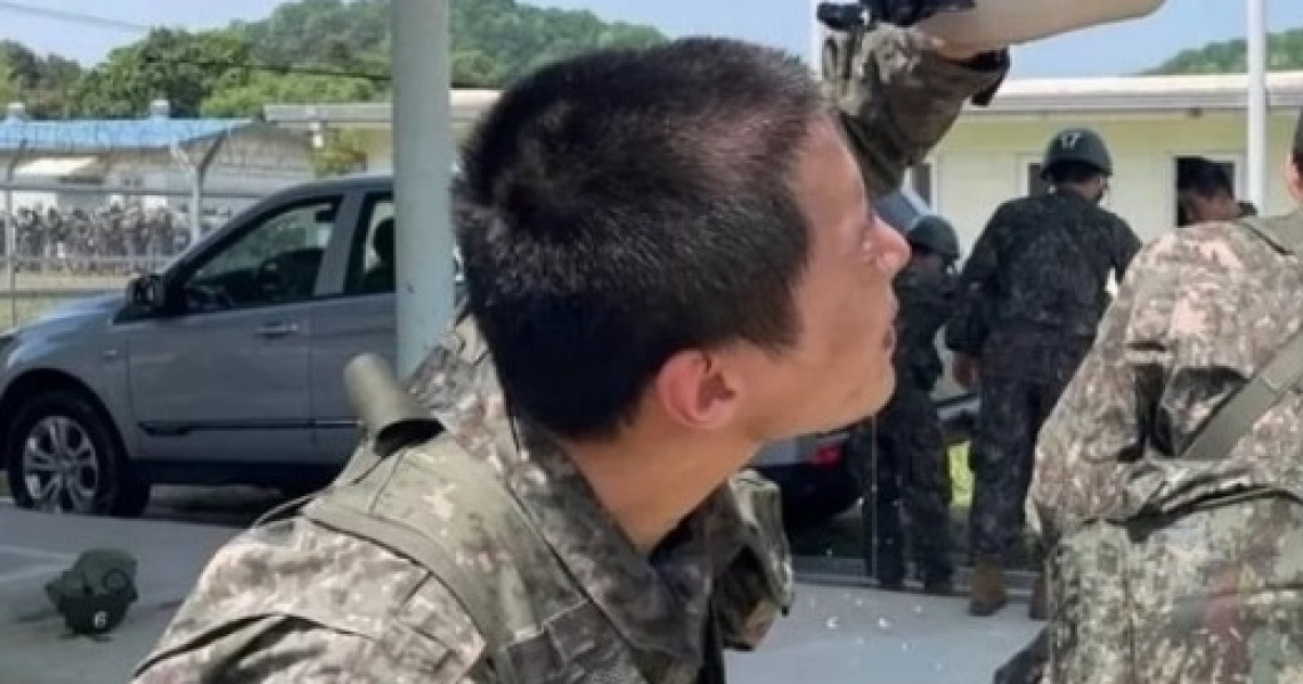 군 복무 제이홉 화생방 훈련·야간행군에도 미소