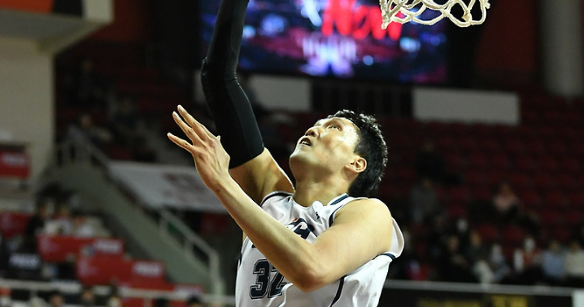 ‘FA 1년 계약’ 이종현, 먼저 KGC에 연락...“강한 의지 확인, 만들어보겠다” [SS시선집중]