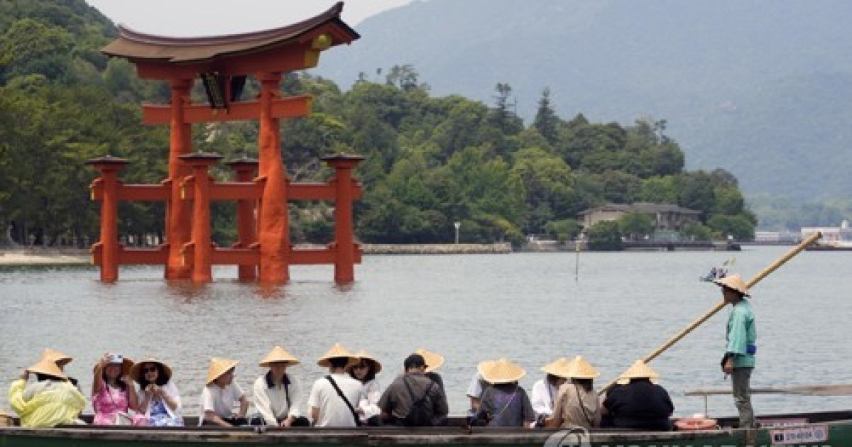 JAPAN ITSUKUSHIMA SHRINE