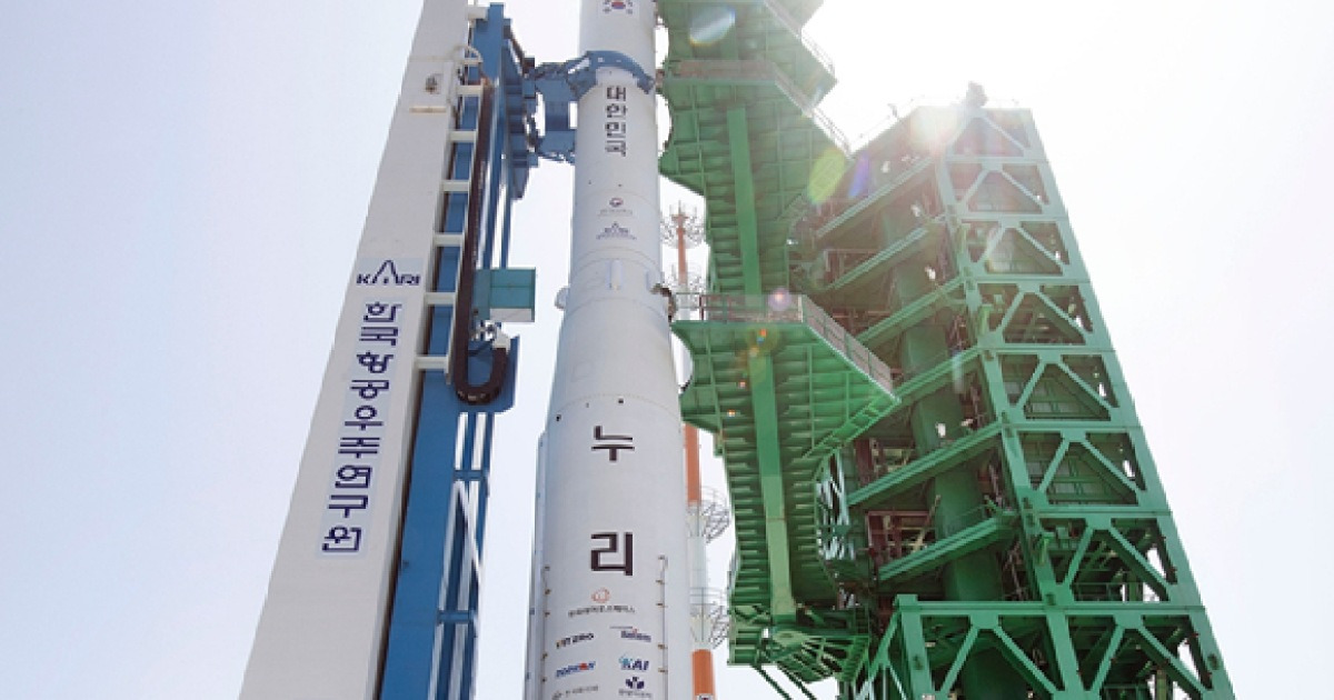 누리호, 발사대 설치 작업 종료…"24일 오후 6시 24분 발사"