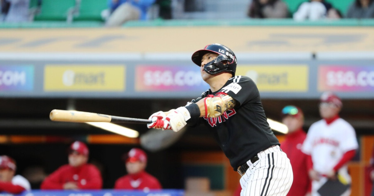 [인천 게임노트] 김민성 경기 지배 만루포, 임찬규 역투, 22출루 대폭격, 주전 교체 여유까지… 단독 1위 자격 증명 LG, SSG에 대승