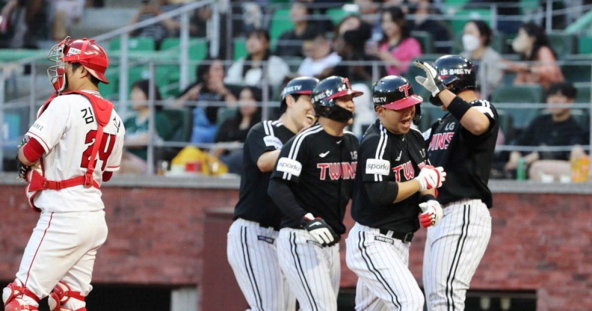 김민성 역전 만루포+임찬규 QS…LG, SSG 9-1 대파→단독 선두+5연승 질주 [문학:스코어]