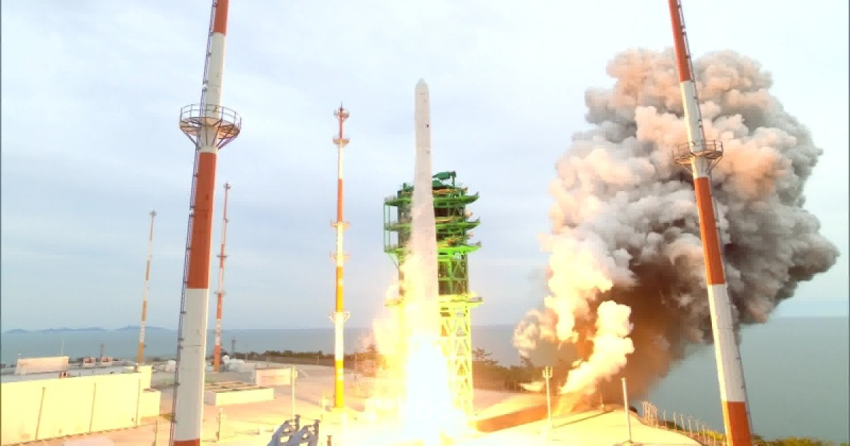 하늘로 솟은 '누리호', 목표 궤도 성공적으로 도달