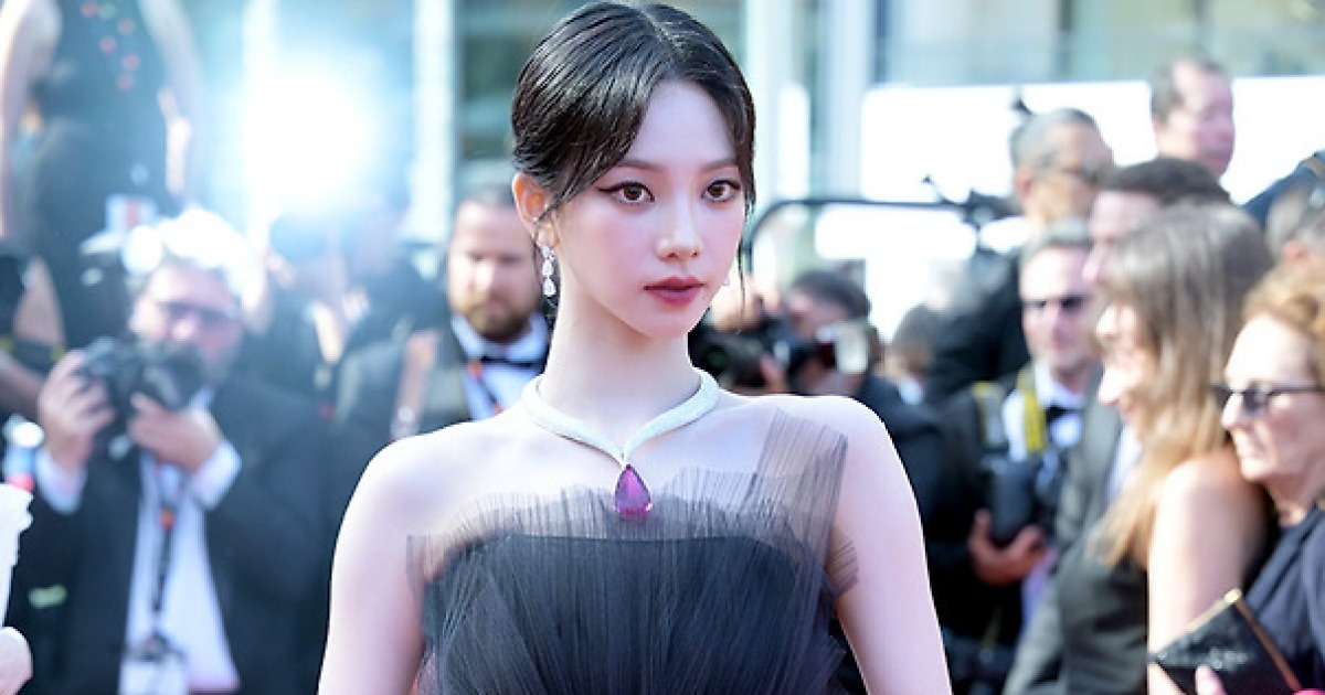 에스파 카리나 눈부신 칸레드카펫 드레스 자태[포토엔hd]