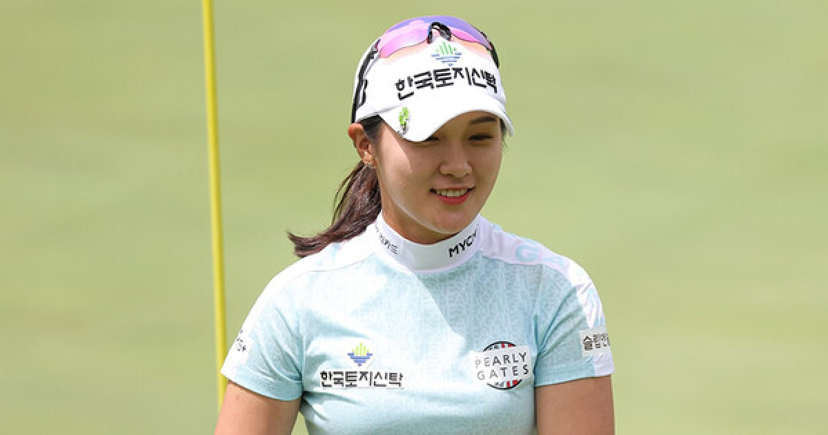 '시즌 준우승만 3번' 박현경, 즐거운 마음으로 우승 재도전 [KLPGA E1채리티오픈]