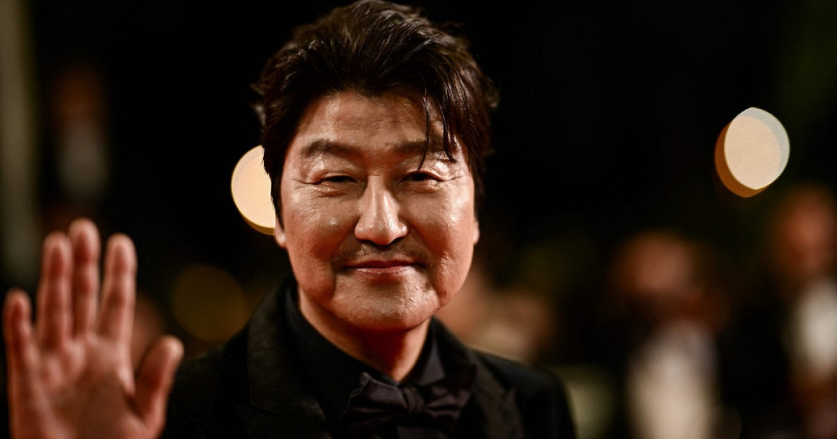 Kim Jee-woon’s ‘Cobweb’ receives 10-minute standing ovation at Cannes