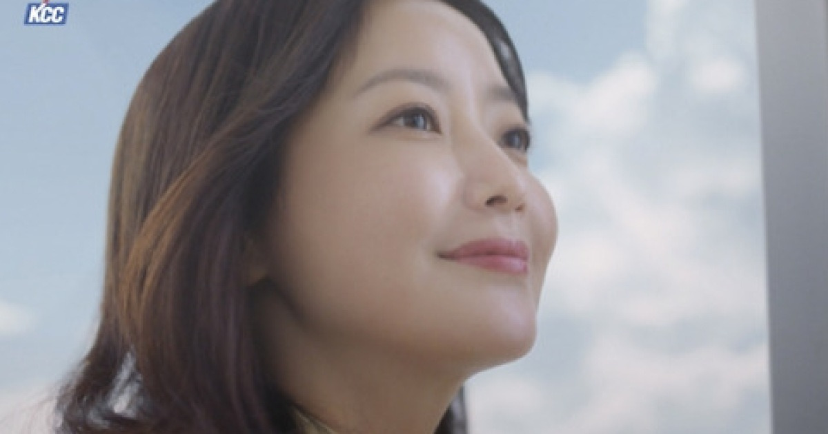 KCC 창호 광고 첫 장면에 비행기가 등장하는 이유