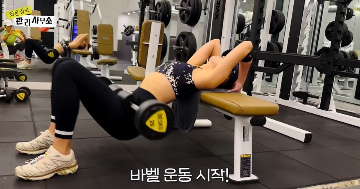 '50대' 최은경, 173cm·55kg→브라톱 수십벌 인증 "운동 악착같이 하는 편"