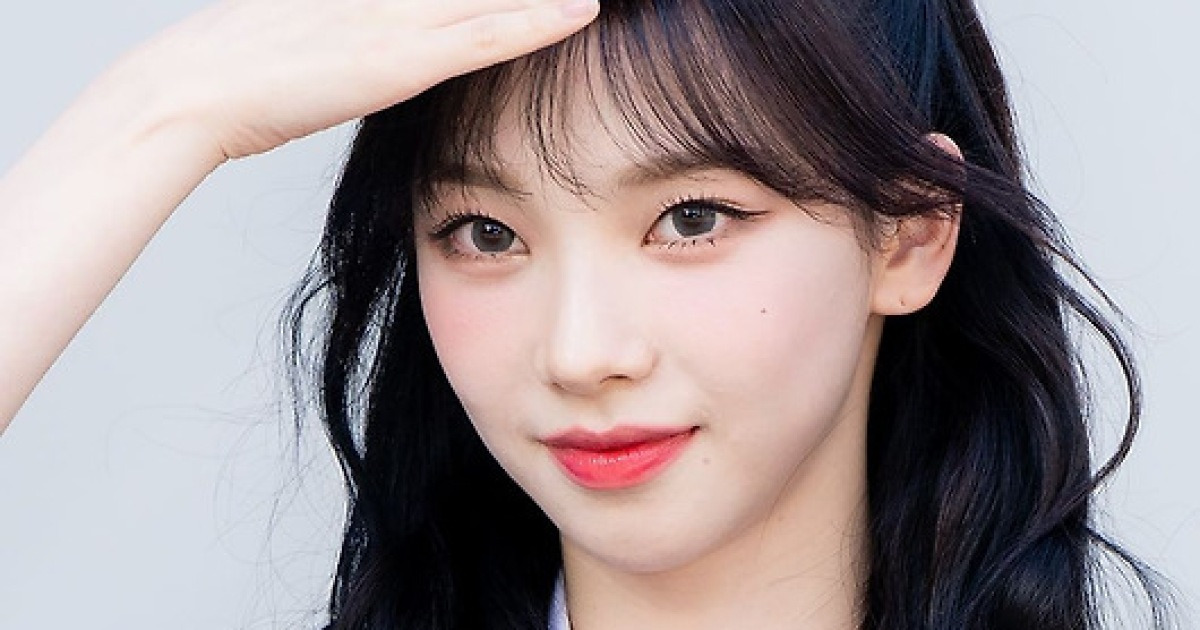 [T포토] 카리나 '앞머리 꾹 누르며'