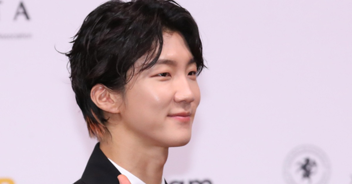 위너 이승훈, 코로나19 확진…YG "스케줄 변경·멤버들은 음성"