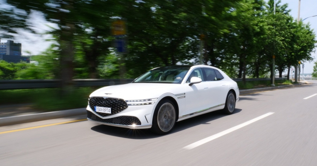 지금도 훌륭하지만 앞으로가 더 기대되는 이유, 2023 제네시스 G90 48V 일렉트릭 슈퍼차저 | 라이드매거진