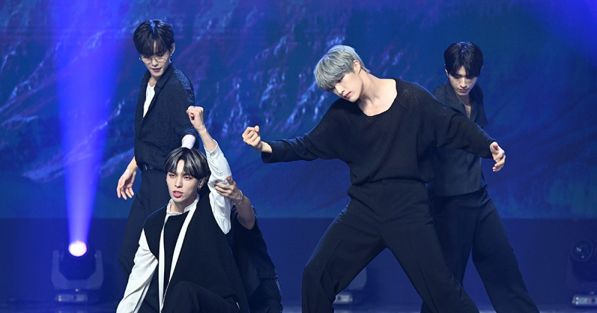 CIX, 몽환적인 무대 [포토엔HD]