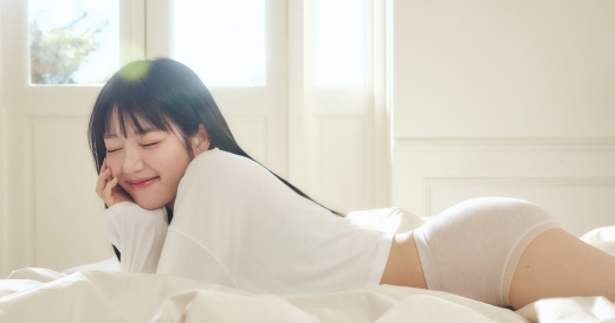 '164cm·43kg' 이유비, 언더웨어 모델 됐다…볼륨감 넘치는 보디라인 [화보]