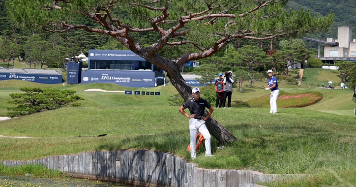 2주 연속 우승 도전 이재경의 ‘운수 나쁜 날’ KPGA 선수권 1R 30위권 출발 “내일부터 몰아칠 자신있다”