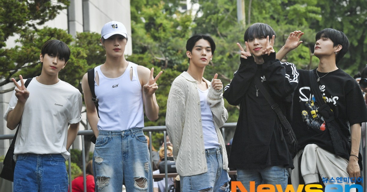 CIX(씨아이엑스), 분위기 압도하는 포즈 [포토엔HD]