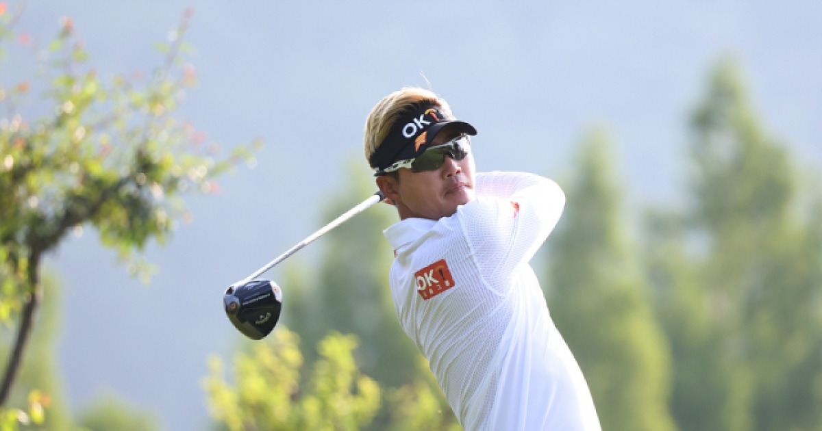 ‘인내심’ 강조한 이태희, KPGA 선수권 2R 단독 선두