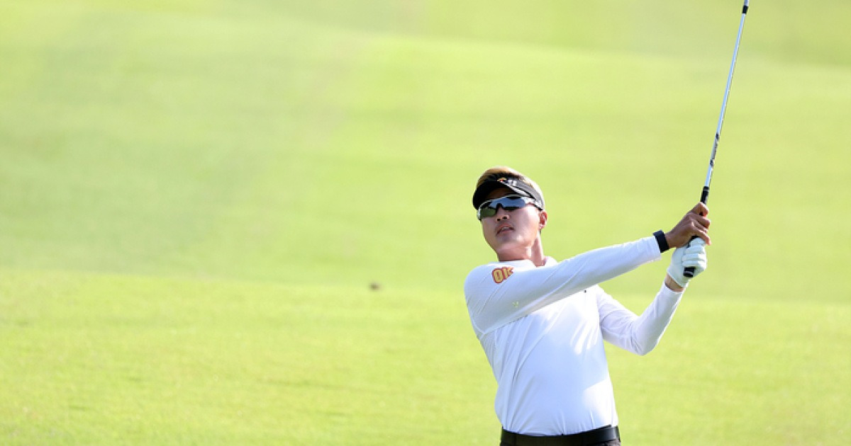 에이원CC에서 기 못펴던 이태희, KPGA 선수권 2R 선두… 김종덕 62세 4일, 대회 최고령 컷통과 성공