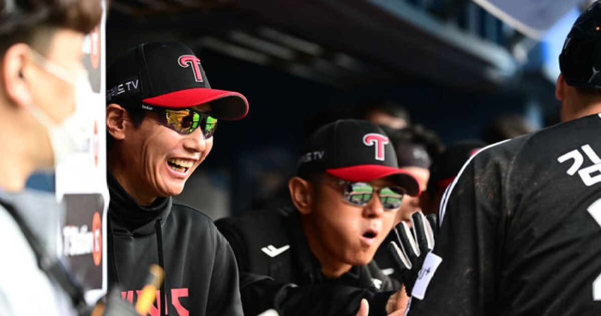 SSG 1.5G 추격, LG 염경엽 감독 "살아나는 김현수, 다음 경기 또 기대된다"