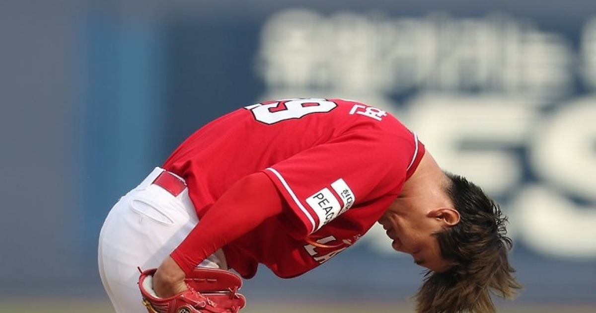 'WBC 음주' SSG 김광현 90도 인사