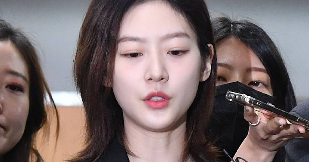 'SNS 의리녀' 김새론, 자숙에도 '사냥개들' 게시물에 '좋아요' 참을 수 없는 홍보[★NEWSing]