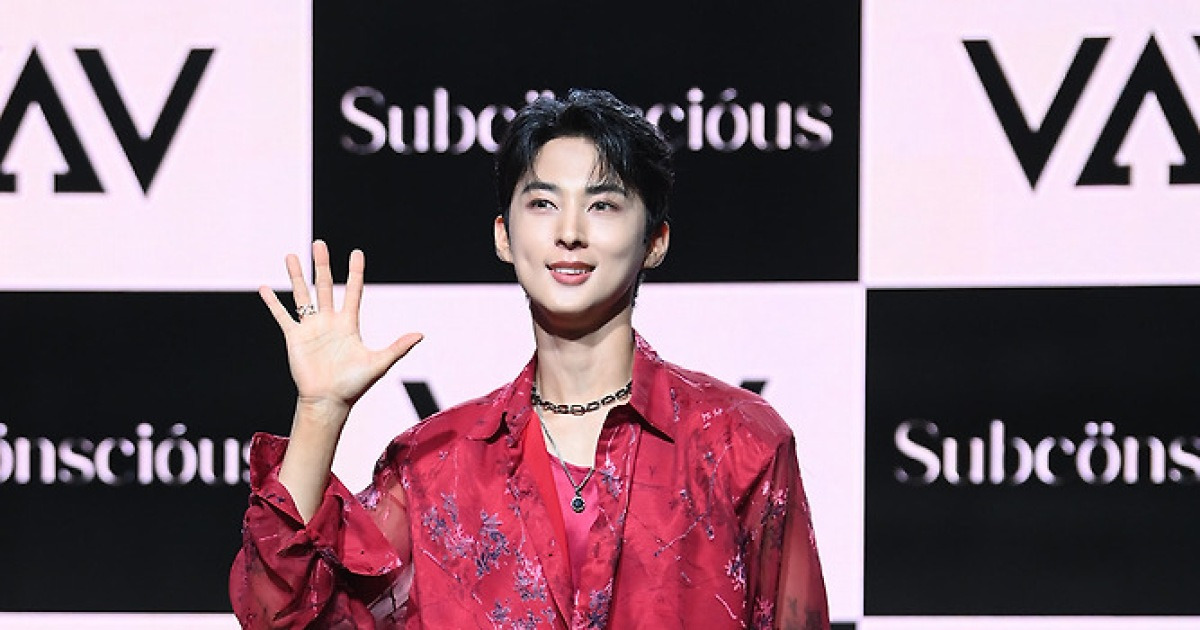 VAV 에이스 '셔츠만큼 화려한 미소'[엑's HD포토]