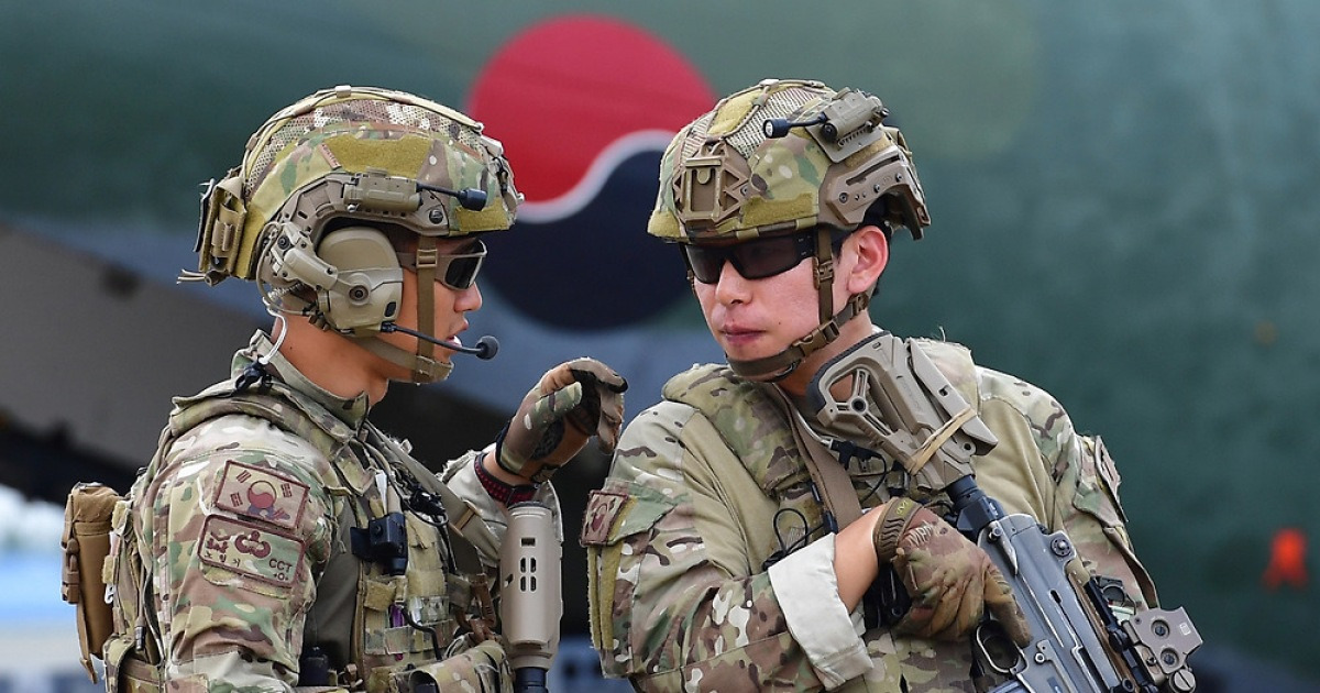 전술 토의하는 CCT