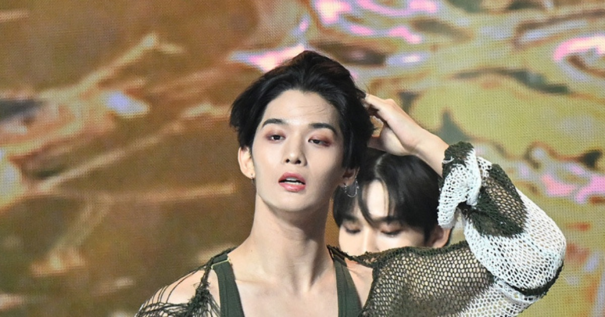 CIX 배진영, 심쿵 모먼트 [포토엔HD]