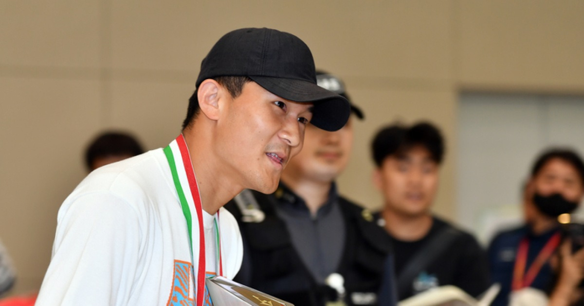 팔방미인 KIM→EPL 딱이야…英 ‘맨유, 뉴캐슬 막판작업에도 김민재 영입전 승리’