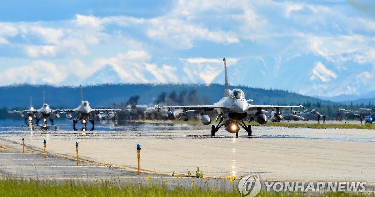 레드플래그 알래스카 훈련 시작하는 KF-16 전투기 편대