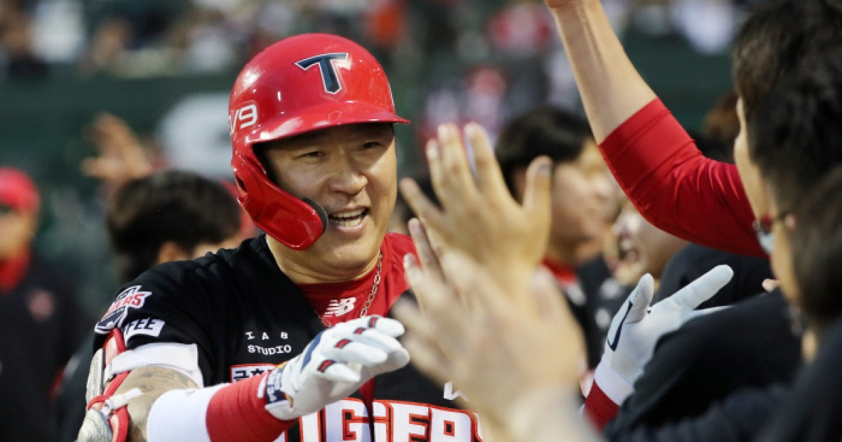 최형우, KBO 최초 1500타점…이승엽 넘었다