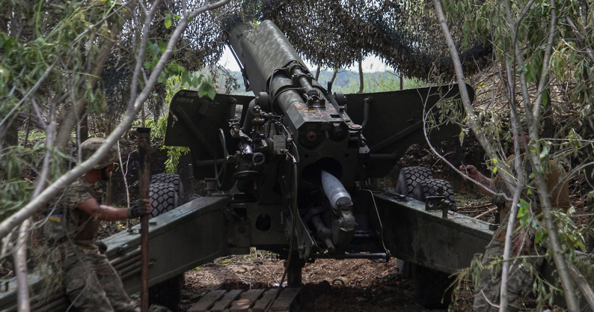 2A36 지아친트 B 곡사포 발사 준비하는 우크라 군