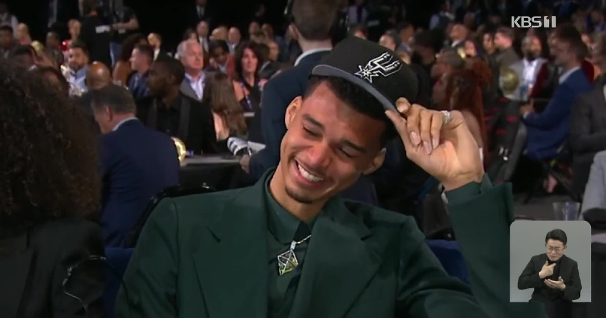 ‘226cm 외계인’ 웸반야마 NBA 샌안토니오에 1차 지명