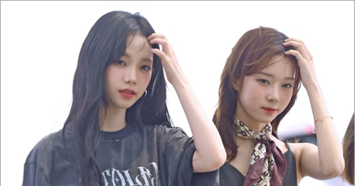 [MD포토] 에스파 카리나·윈터 '앞머리 정리도 칼군무처럼'