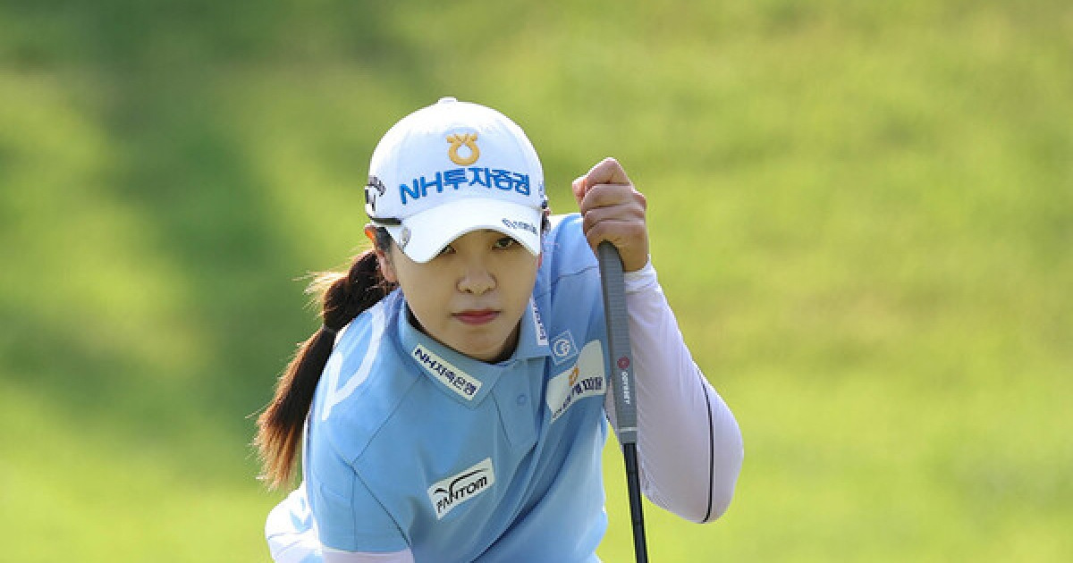 '우승 향한' 이가영, BC카드 대회 2R 공동 선두…허다빈 1타차 추격 [KLPGA]