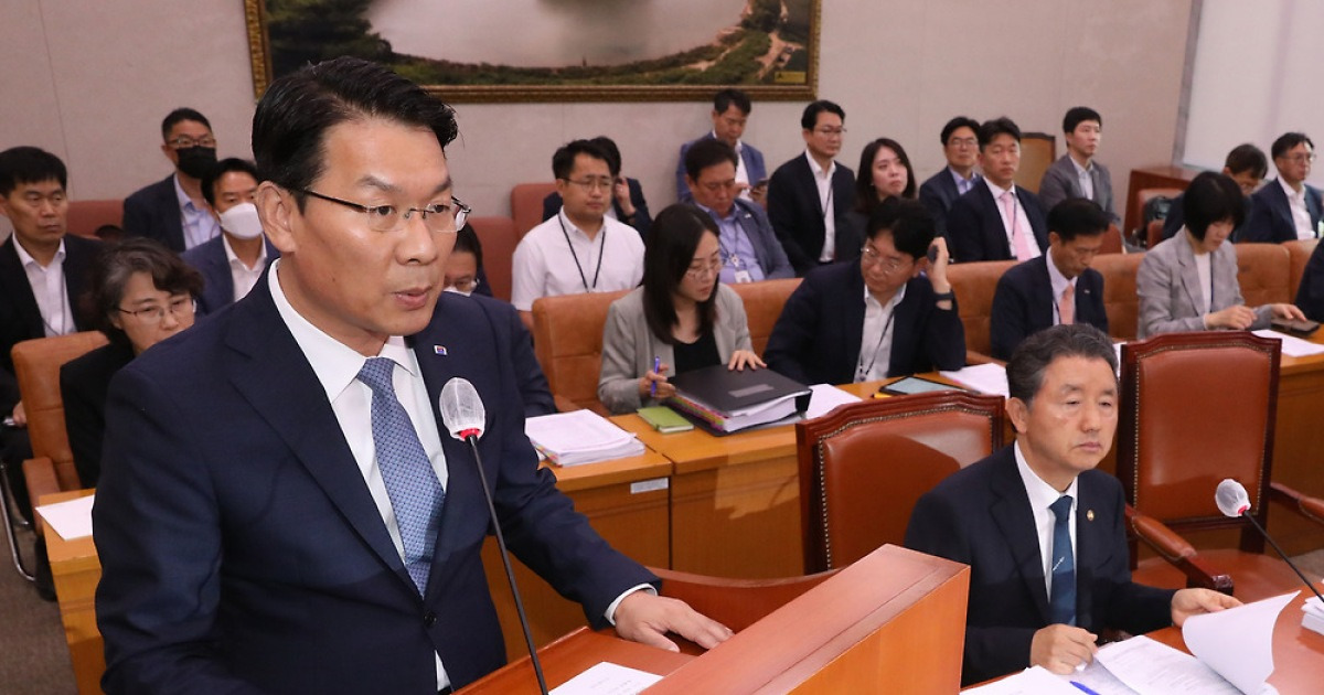 국회 농해수위서 인사말하는 김인중 차관