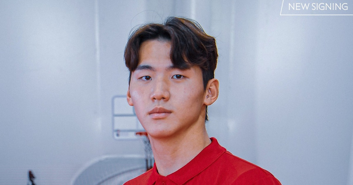 "만 18세인데 키가 192cm?!"…'제2의 김민재' 김지수 프로필에 브렌트퍼드 팬 'WOW'