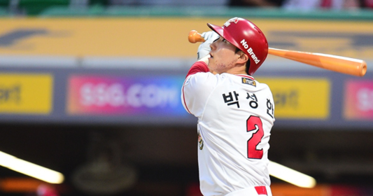 [MD포토] SSG 박성한 '달아나는 솔로포 쾅'