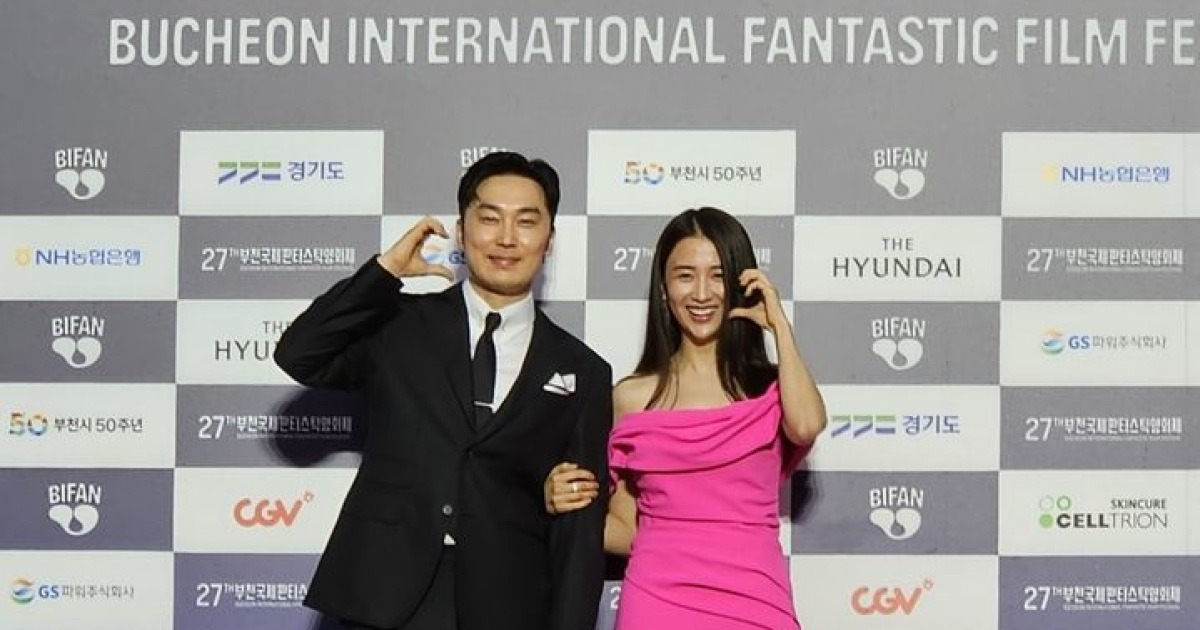 서현우·박하선, BIFAN 개막식 앞서 '볼하트'